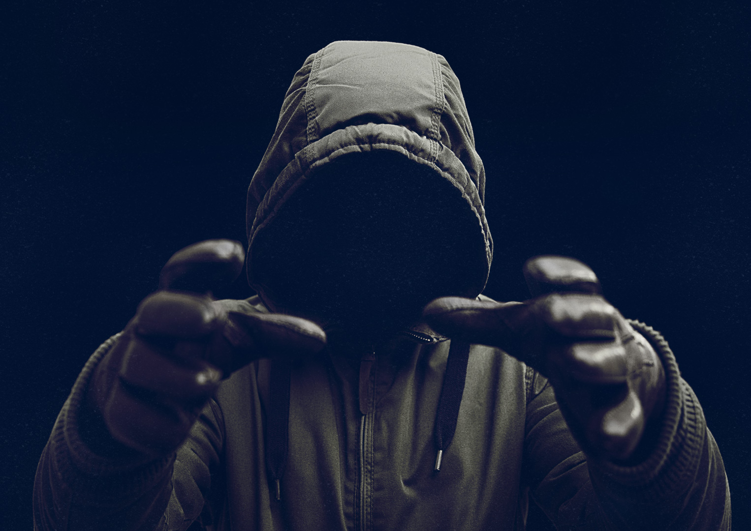 Choke Front: Two Hand Pluck Defense | Kravology